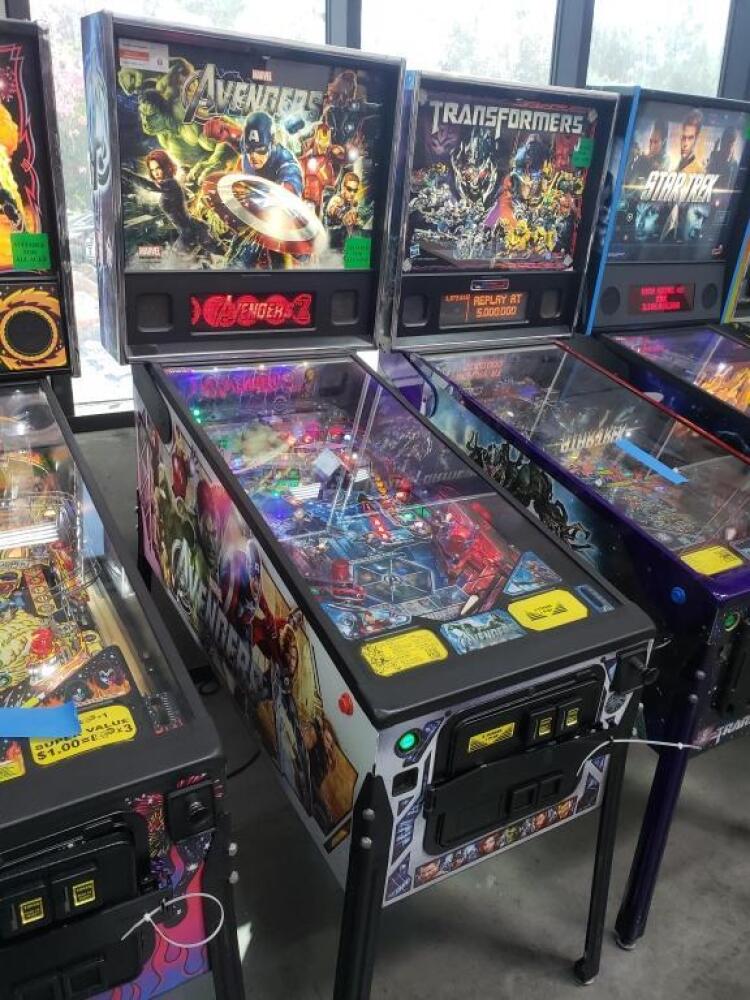 THE AVENGERS PRO MODEL PINBALL MACHINE STERN INC