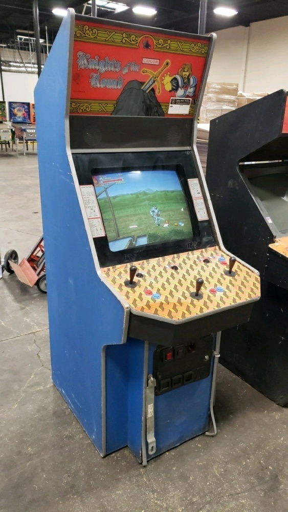 KNIGHTS OF THE ROUND CAPCOM BIG BLUE CAB ARCADE GAME