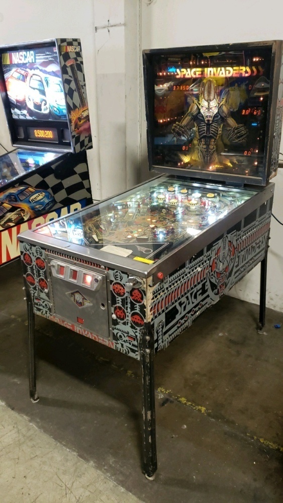 SPACE INVADERS WIDEBODY CLASSIC PINBALL MACHINE BALLY