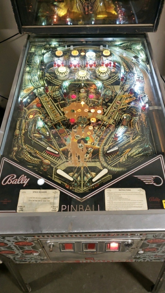 SPACE INVADERS WIDEBODY CLASSIC PINBALL MACHINE BALLY