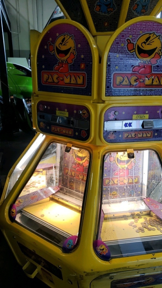 PAC-MAN 8 PLAYER TICKET REDEMPTION COIN PUSHER MACHINE NAMCO
