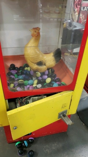 CHICKEN CLUCK PRIZE EGG VENDING MACHINE LUCKY EGGS