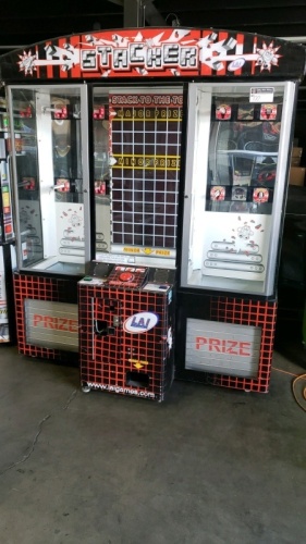 GIANT CLUB RED STACKER PRIZE REDEMPTION GAME LAI GAMES