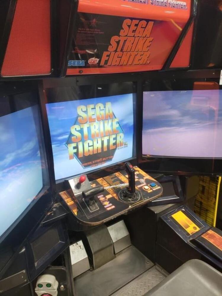 SEGA STRIKE FIGHTER DELUXE 3 MONITOR ARCADE GAME