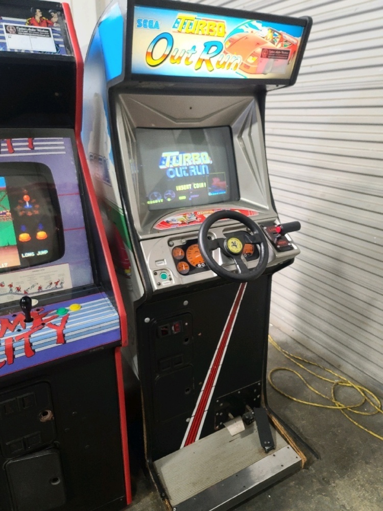 SEGA OUTRUN CLASSIC UPRIGHT DRIVER ARCADE GAME