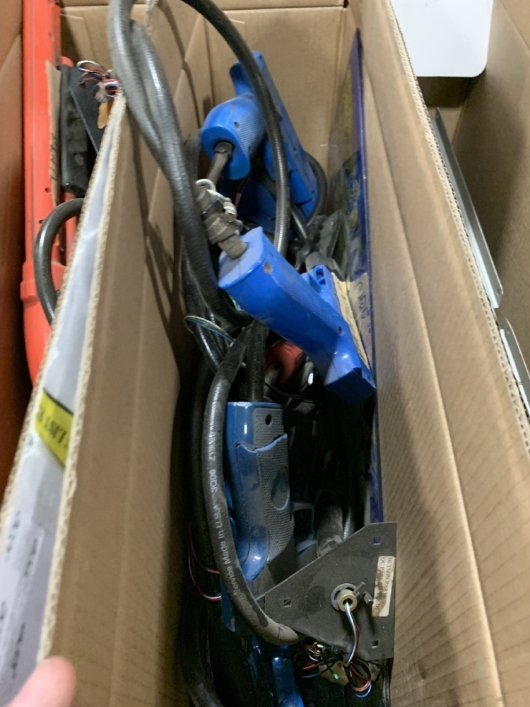 BOX LOT- MISC HAPP LIGHT GUNS FOR ARCADES