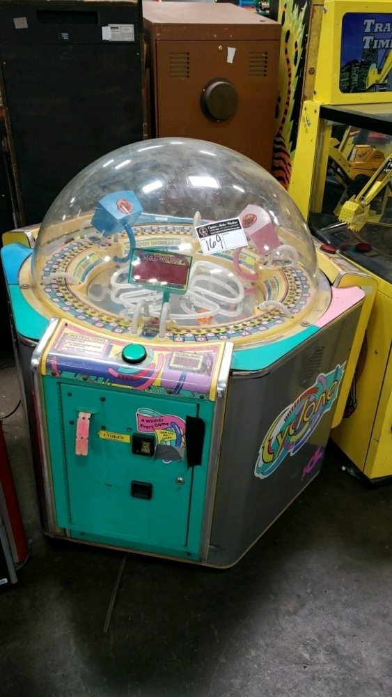 CYCLONE 3 PLAYER TICKET REDEMPTION GAME