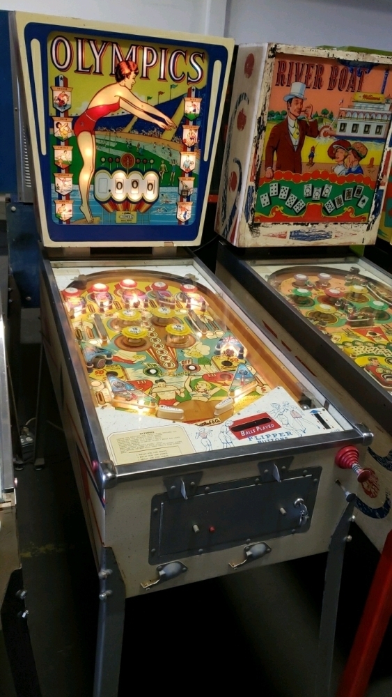 OLYMPICS WEDGE HEAD PINBALL MACHINE GOTTLIEB 1962